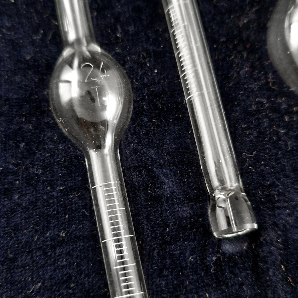 Set of antique Traube stalagmometers in blown glass – Brocante Jolbro